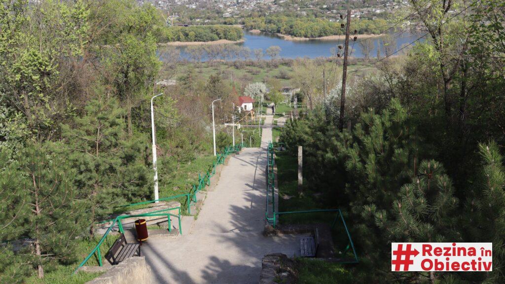 Peste cinci milioane de lei va costa renovarea scării cu 424 de trepte ...