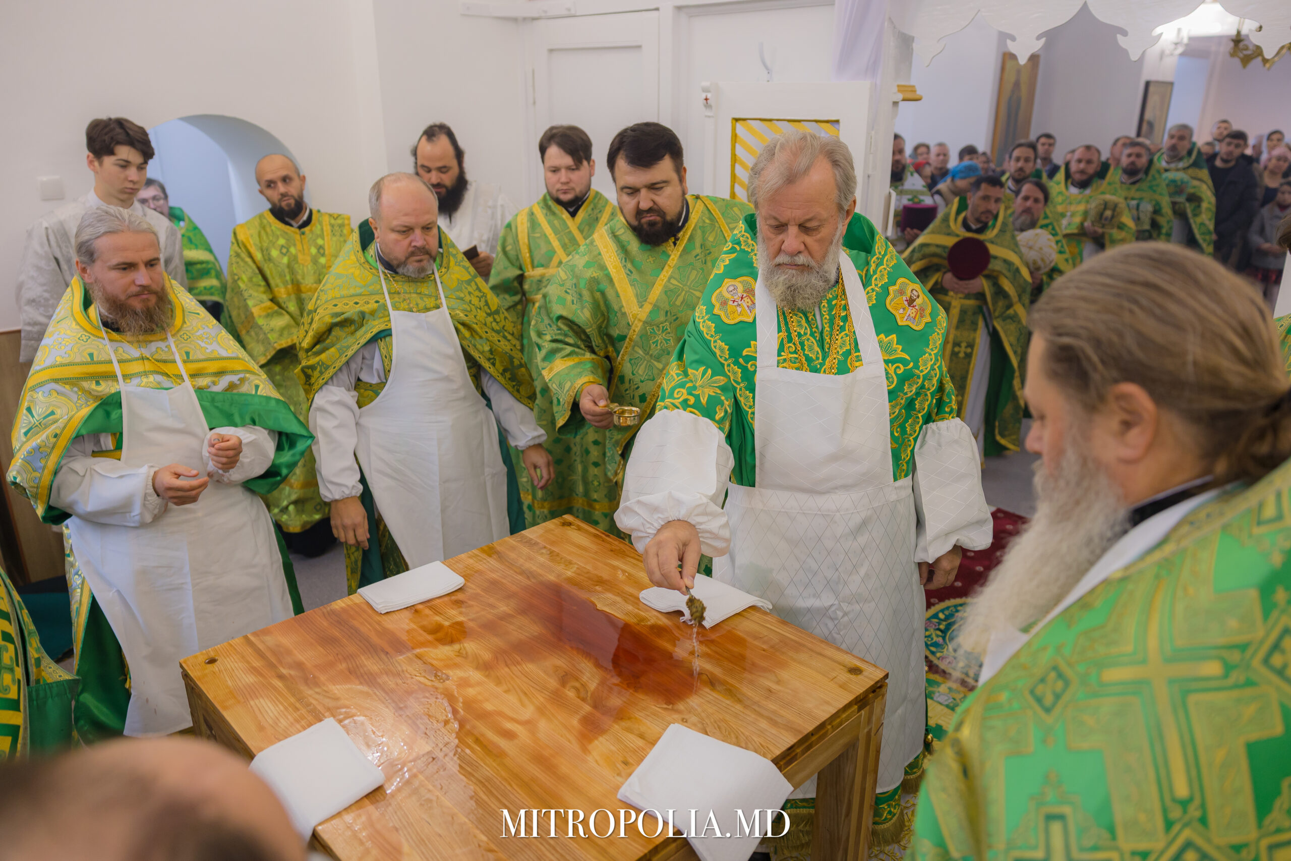 Biserica din Pereni a fost sfințită de Mitropolitul Vladimir - Rezina ...